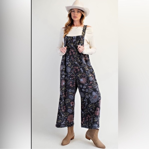 easel | Pants & Jumpsuits | 55 Nwt Easel Black Floral Printed ...